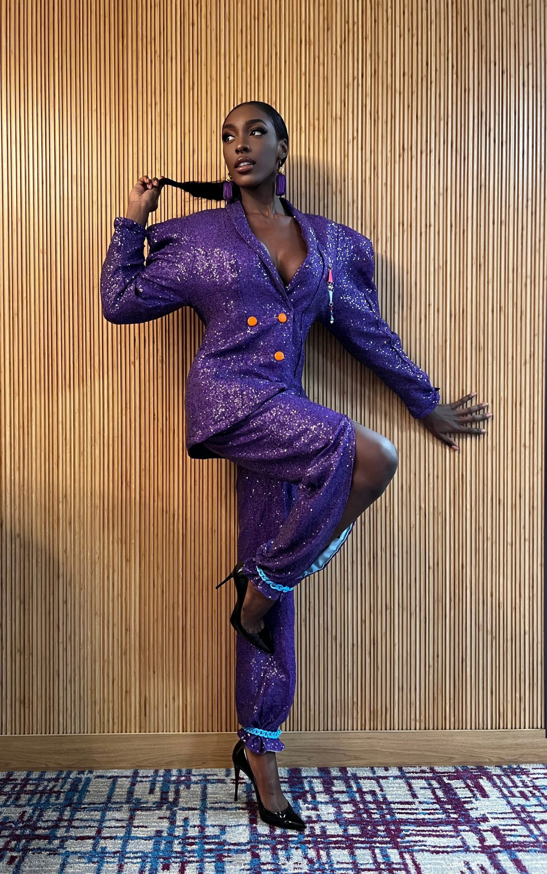Olivia Yacé En Costume Violet